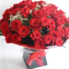 50 Luxury Red Roses Petals Of Madinah Florist Birmingham